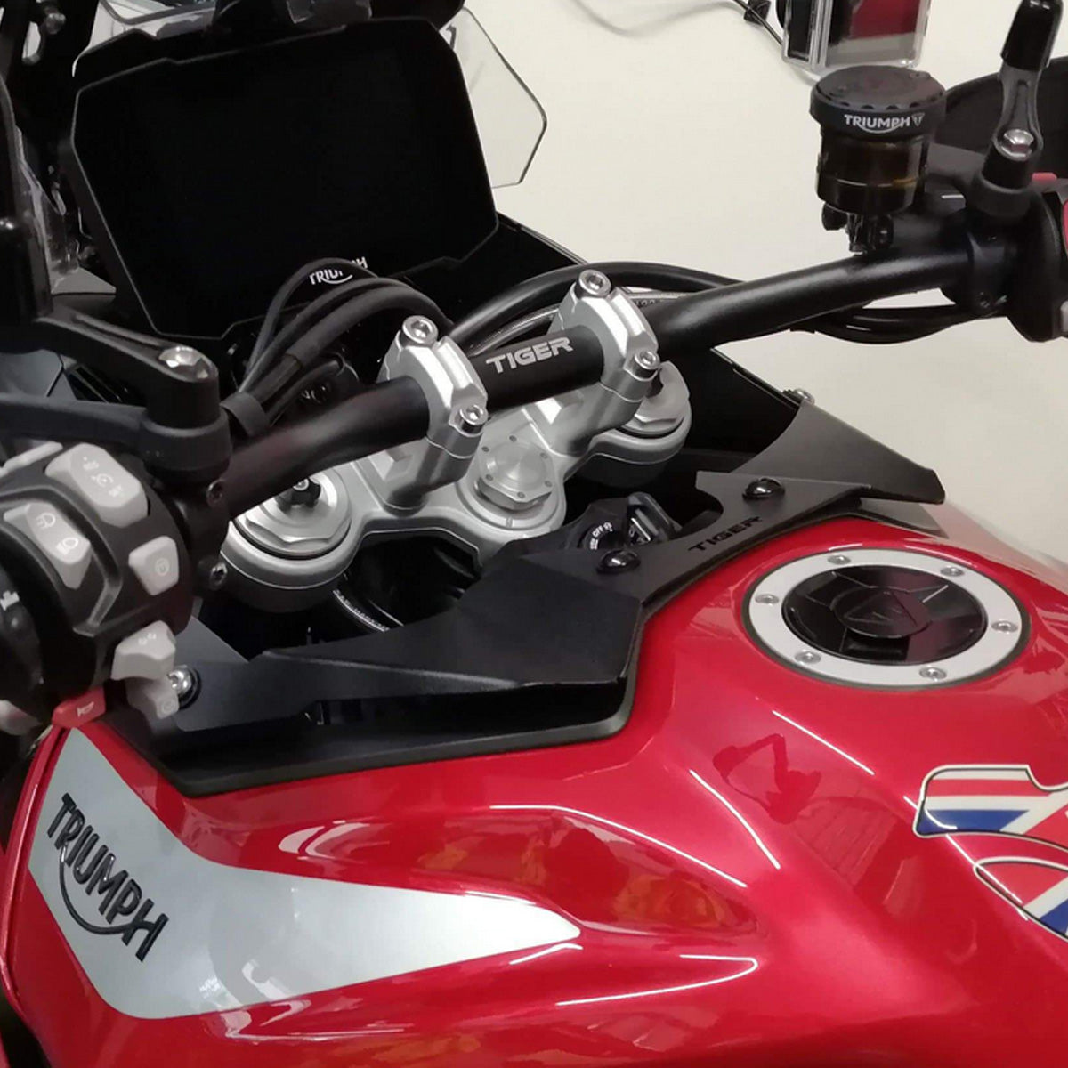 Pyramid Wind Deflector: Triumph Tiger 900 '20-'23 – Motomox